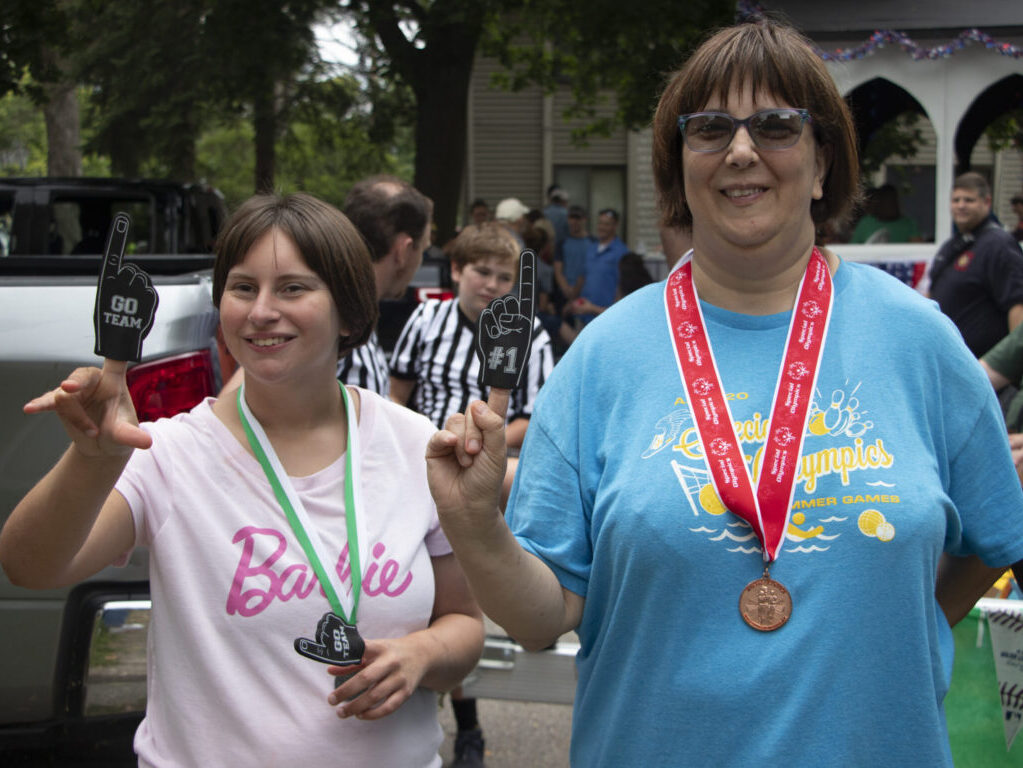Jackie and friends enjoy life at St. Louis Center - St. Louis Center